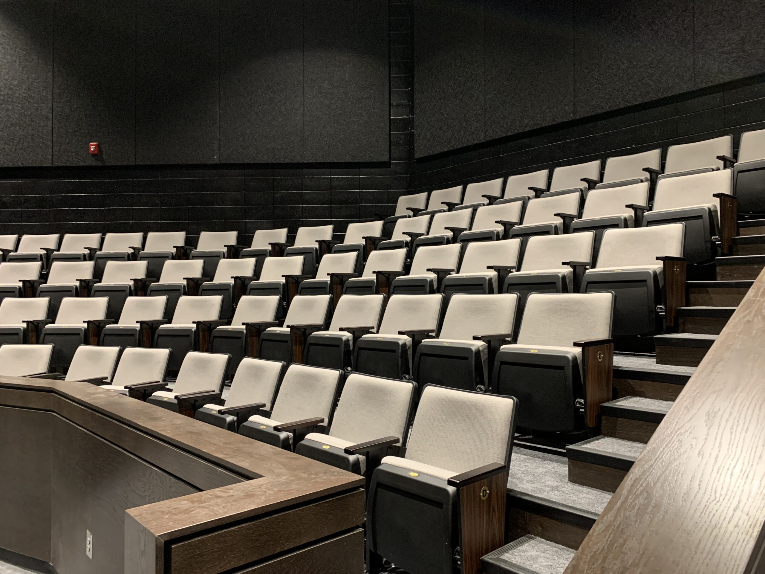 Conference hall seating & auditorium chairs - Leadcom Seating